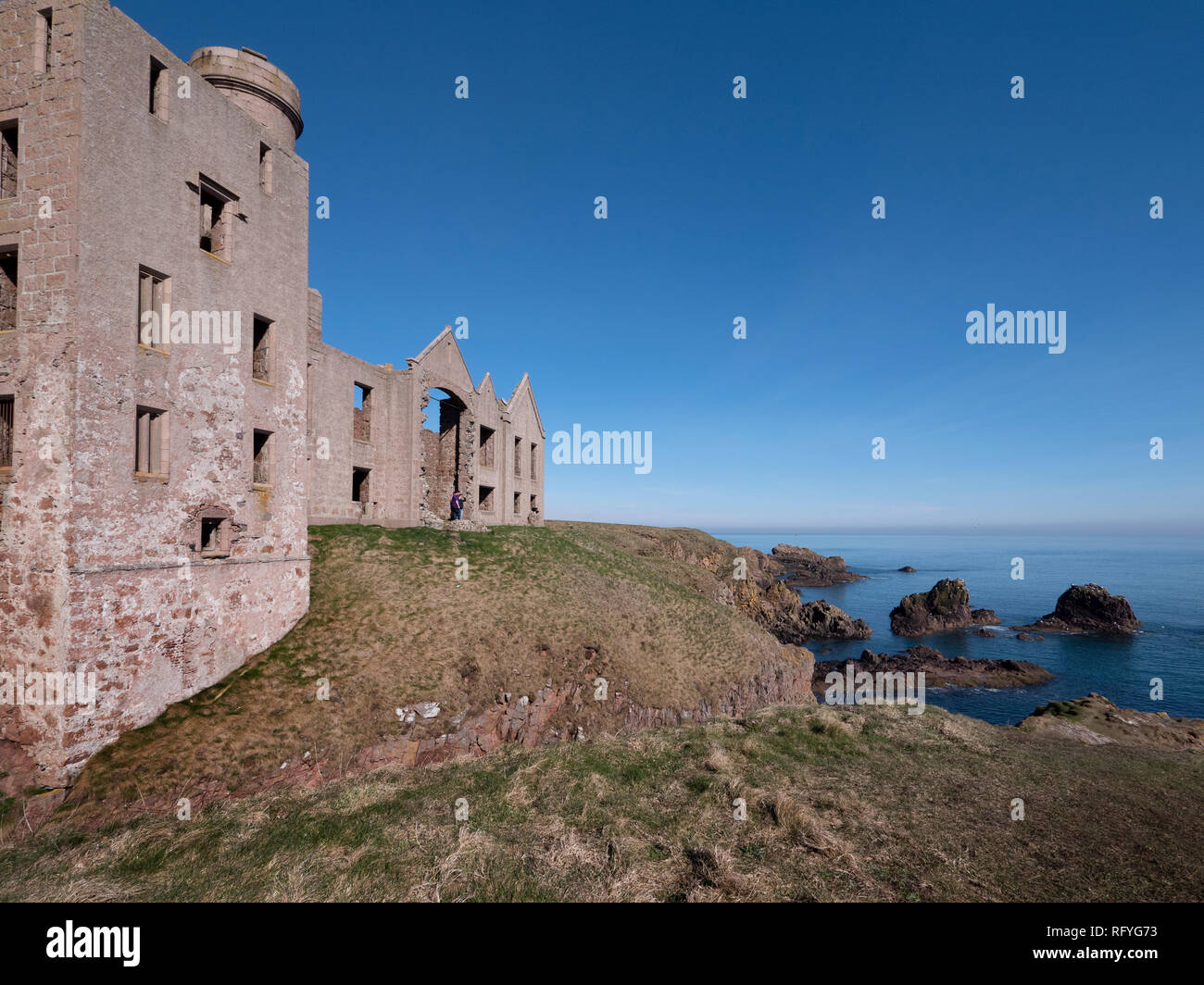 Slains castle hi-res stock photography and images - Alamy