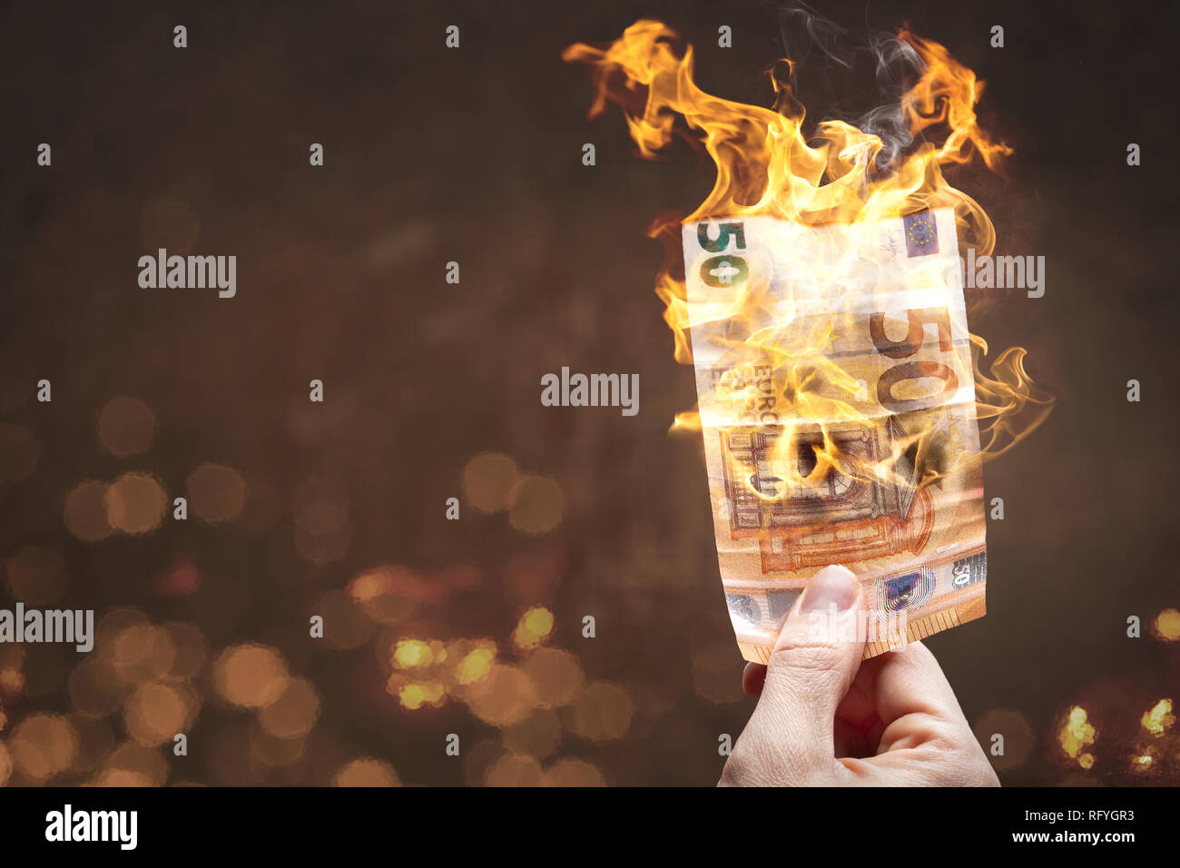Burning money hi-res stock photography and images - Alamy