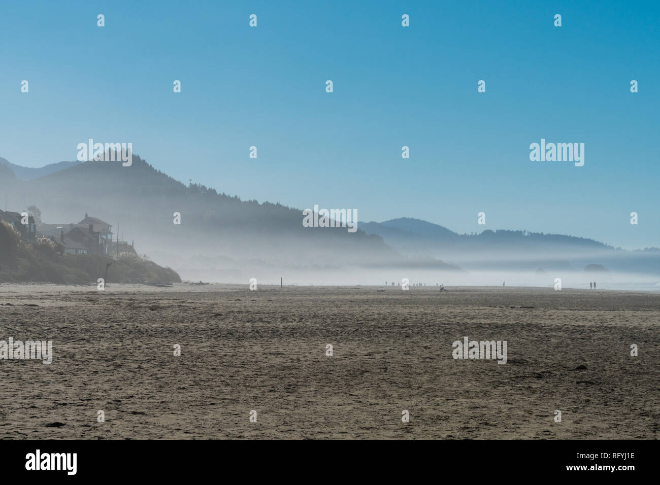 Misty oregon scene hi-res stock photography and images - Alamy