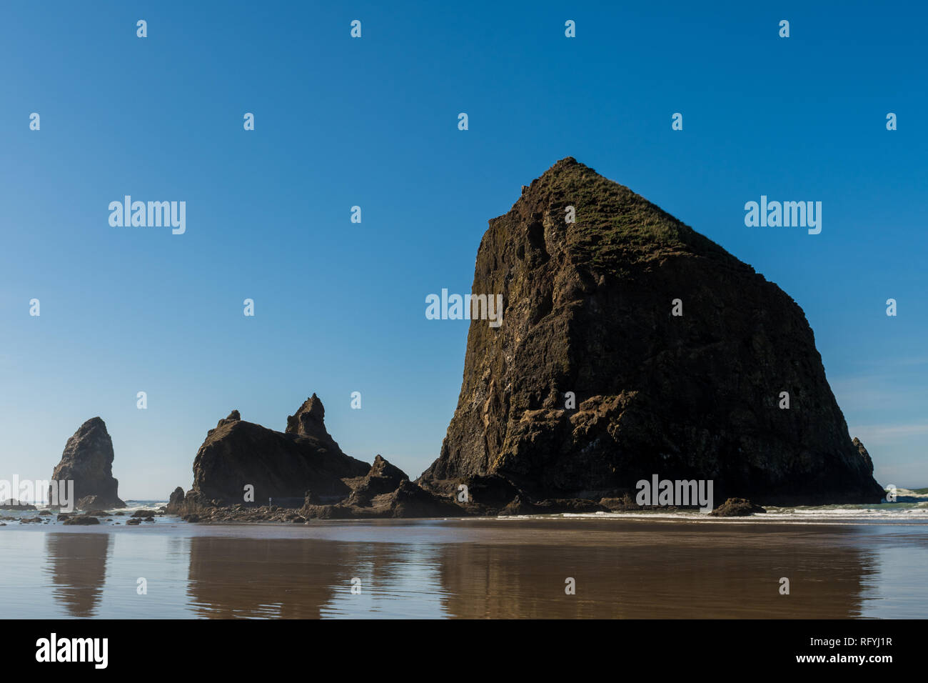 Views of the huge Haystack rock in Cannon Beach, Oregon, USA Stock ...
