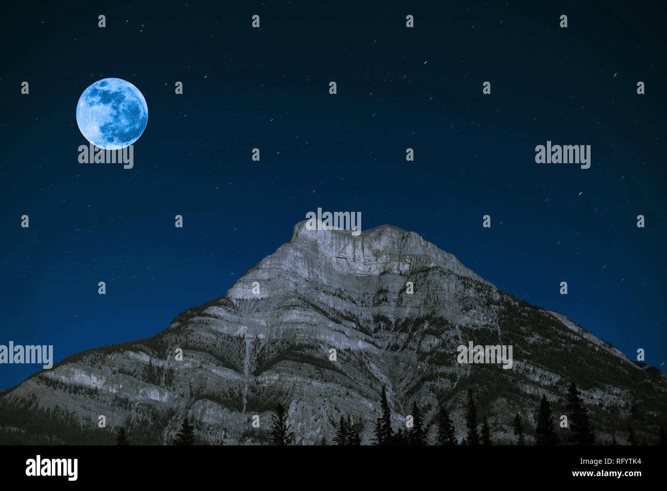 Full moon night sky cloud hi-res stock photography and images - Alamy