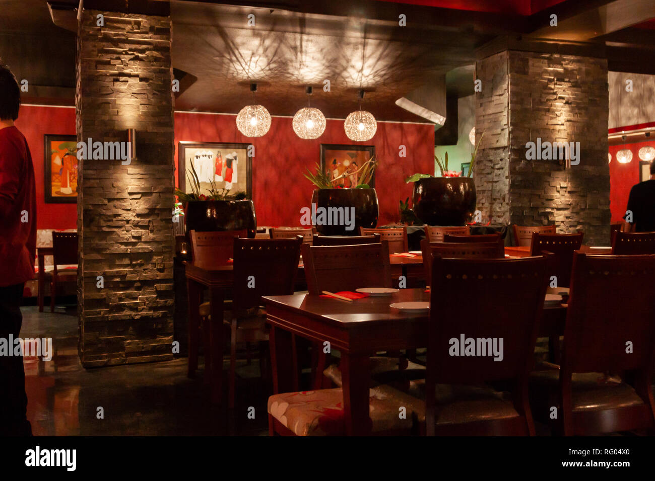 Dining out in a Chinese restaurant Stock Photo - Alamy