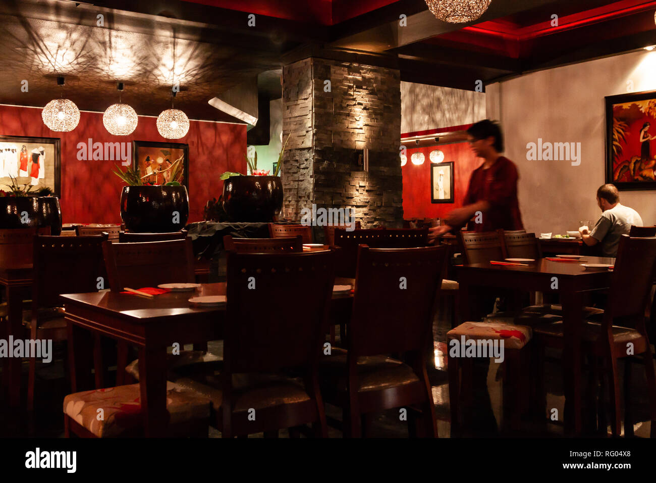 Dining out in a Chinese restaurant Stock Photo - Alamy