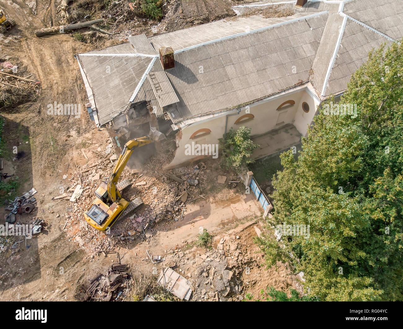 Half demolished building hi-res stock photography and images - Alamy