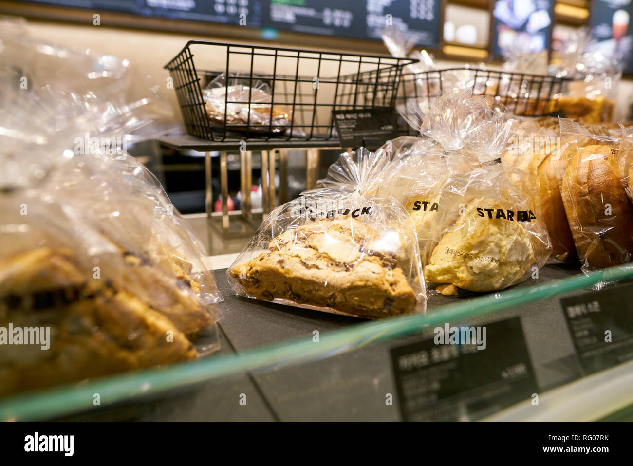 Starbucks pastries hi-res stock photography and images - Alamy