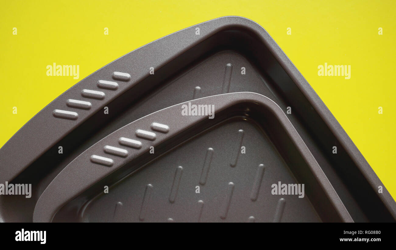 Empty baking tray pizza hi-res stock photography and images - Alamy