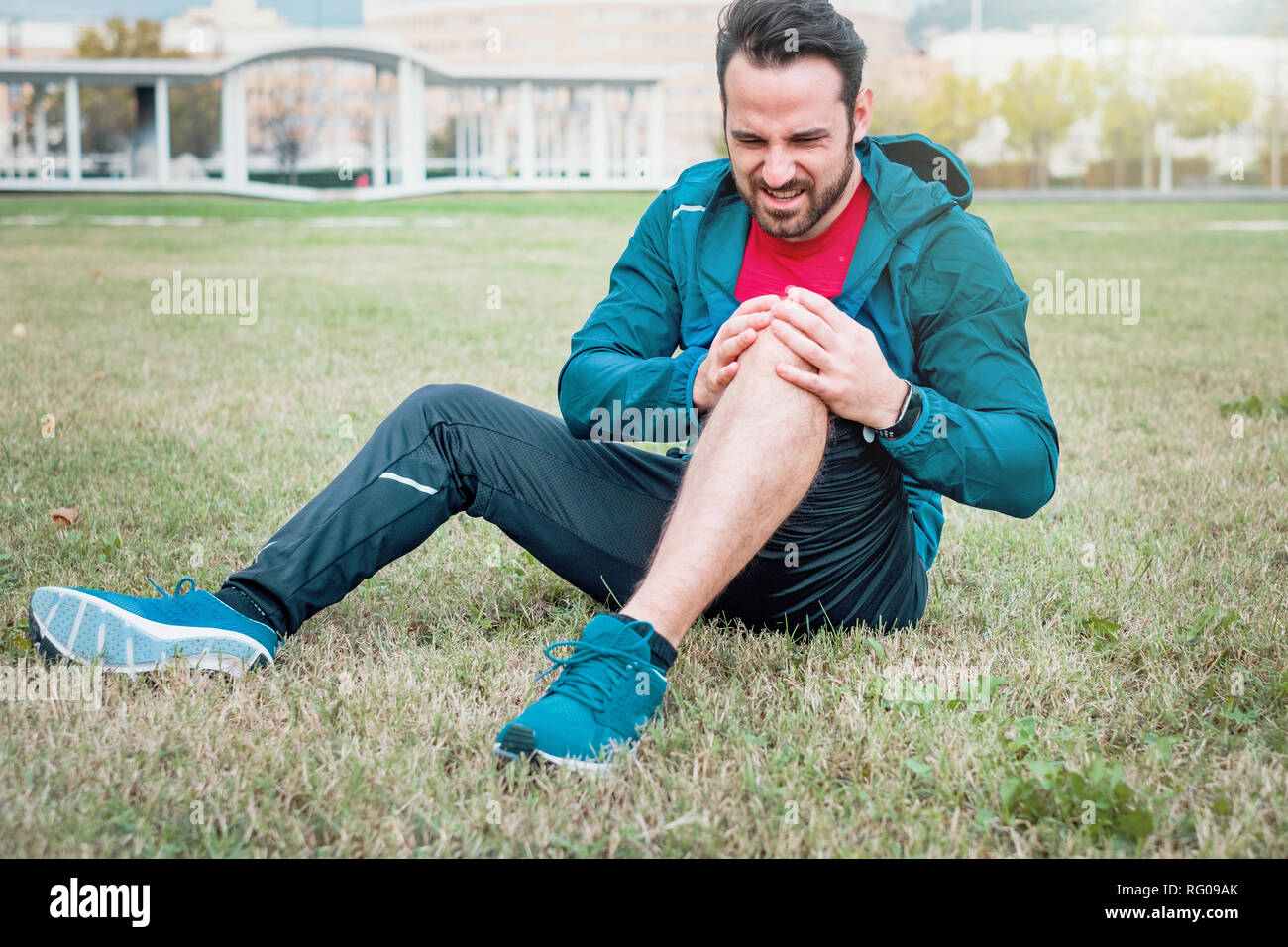 Knee pain running hi-res stock photography and images - Alamy