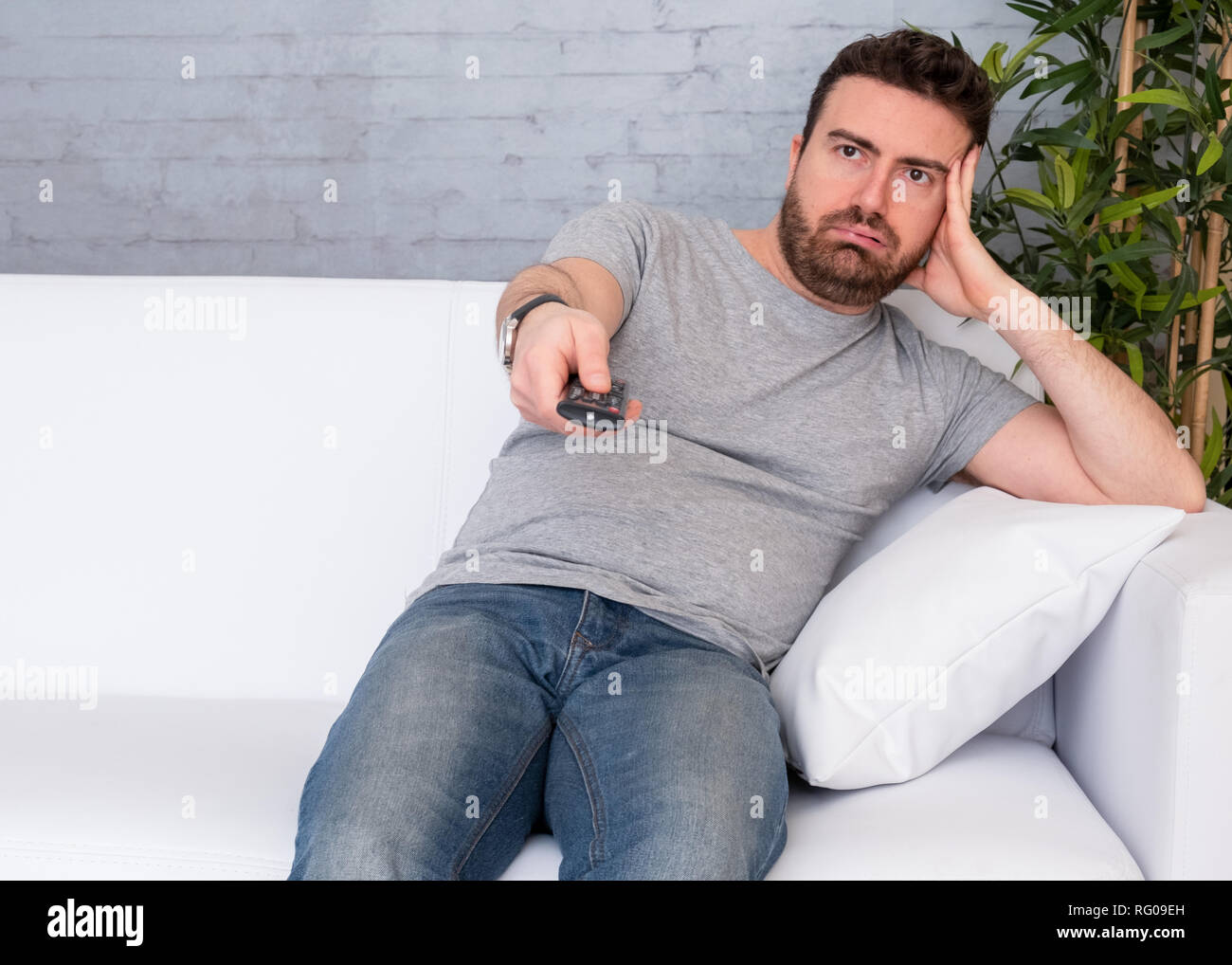 Man watching tv sport hi-res stock photography and images - Alamy