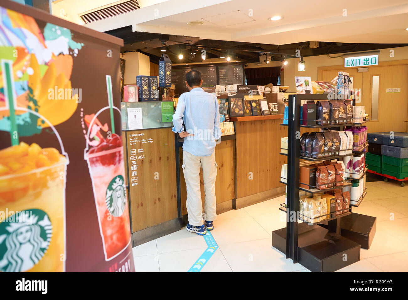 HONG KONG - CIRCA SEPTEMBER, 2016: customer ordering coffee at ... HONG KONG - CIRCA SEPTEMBER, 2016: customer ordering coffee at ...
