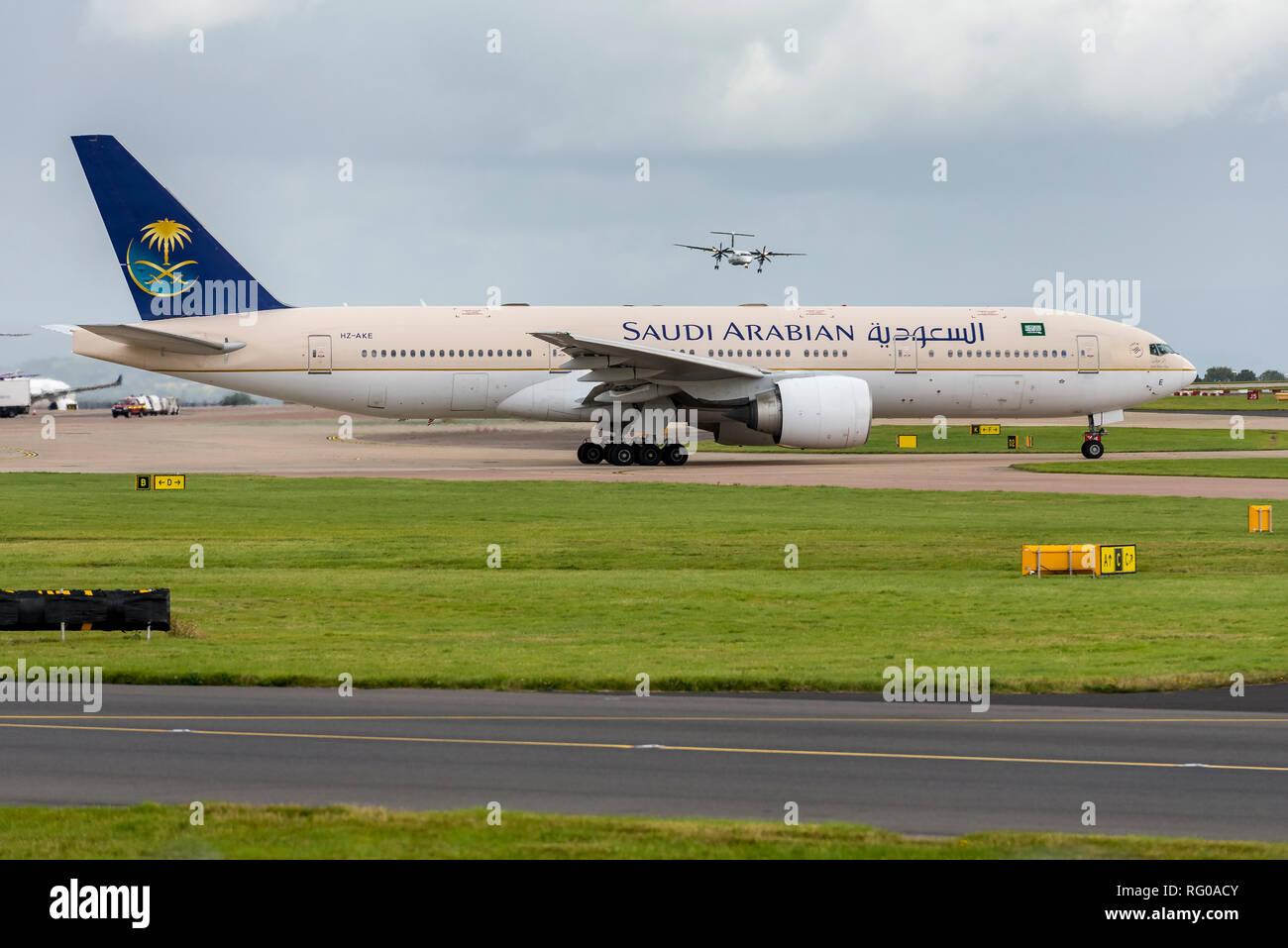 Saudi Arabian Airlines Boeing 777-268/ER Stock Photo - Alamy