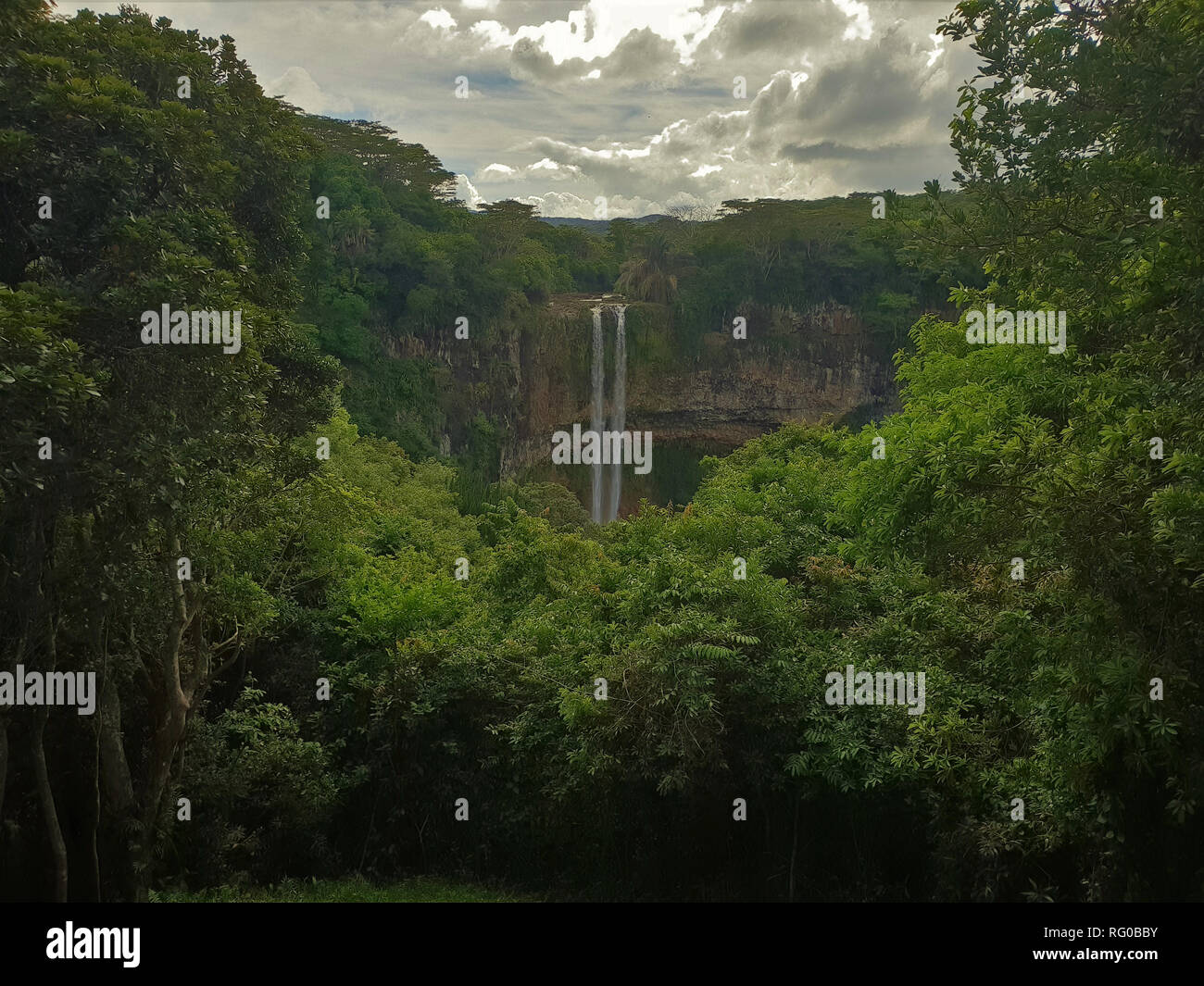 Waterfall top down view hi-res stock photography and images - Alamy