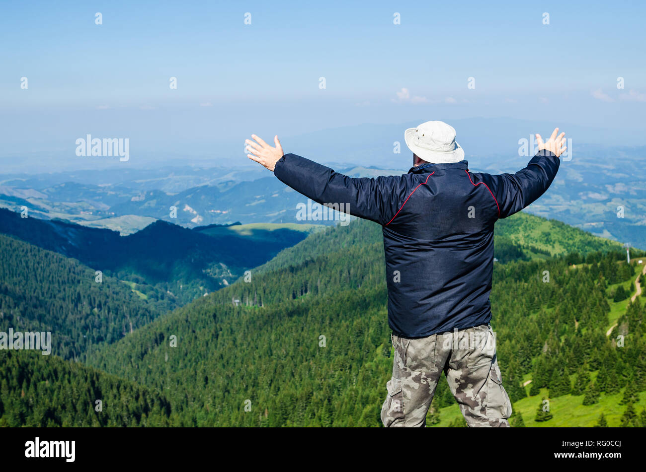 Spread arms hi-res stock photography and images - Alamy