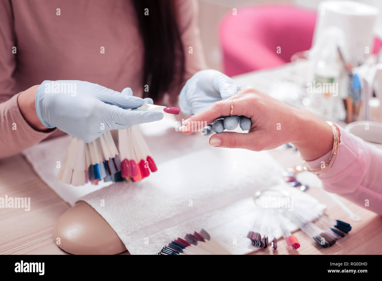 Professional manicure master holding an artificial nail Stock Photo - Alamy