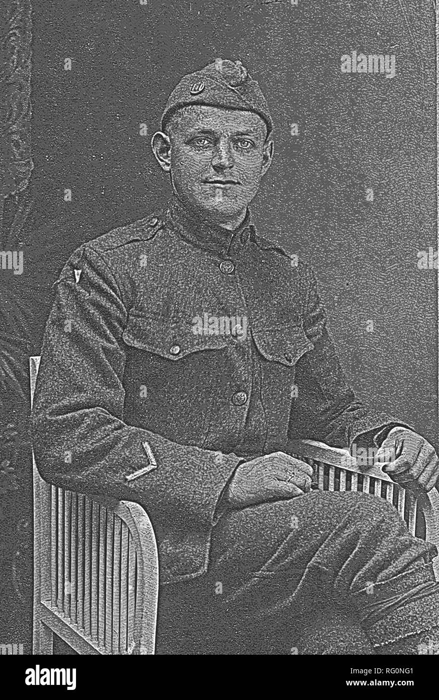 Handsome soldier male hi-res stock photography and images - Alamy