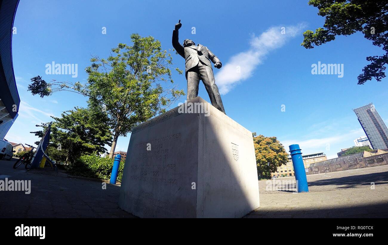 Bobby robson statue ipswich hi-res stock photography and images - Alamy