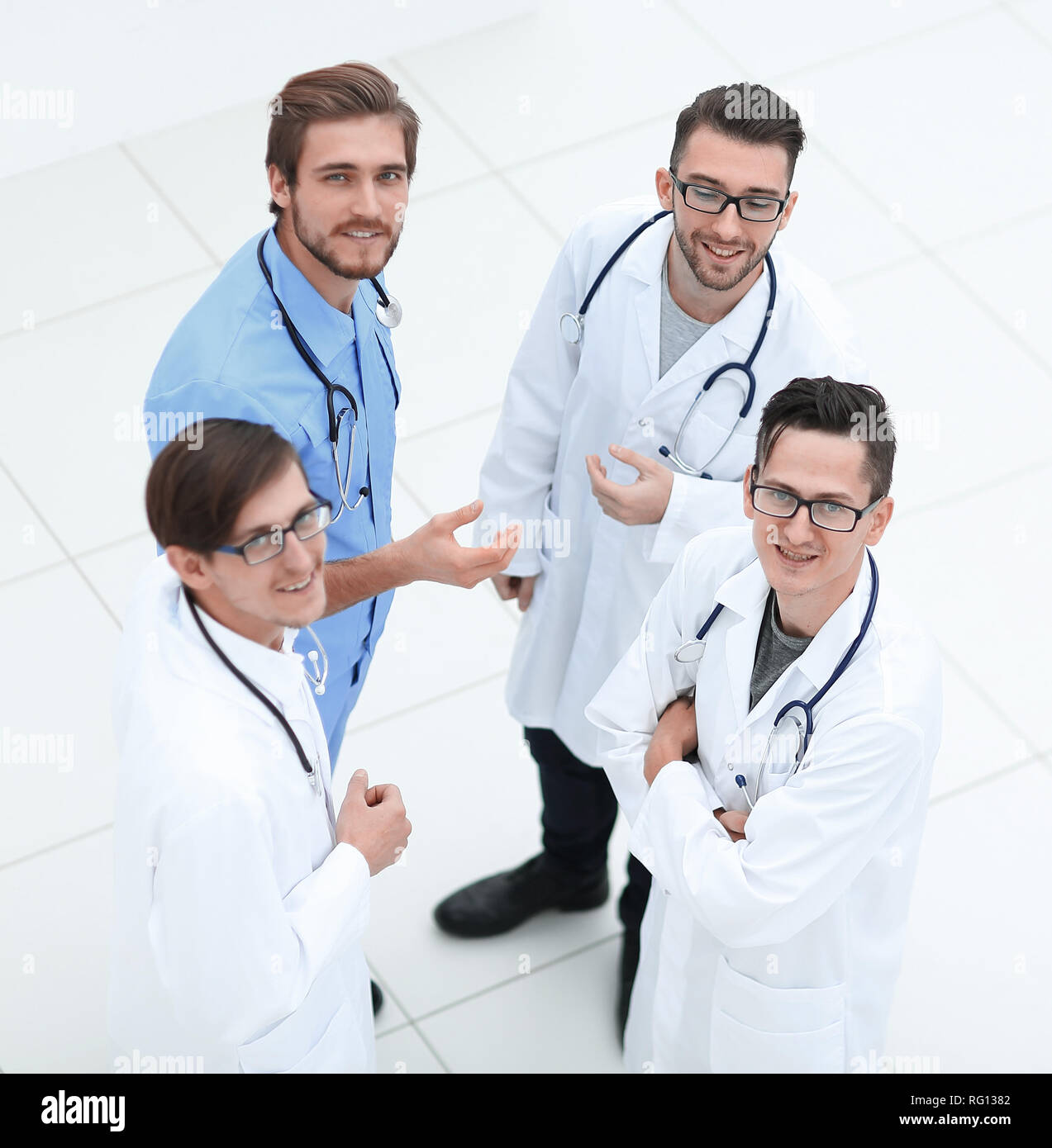 Group medical team gesturing hi-res stock photography and images - Alamy