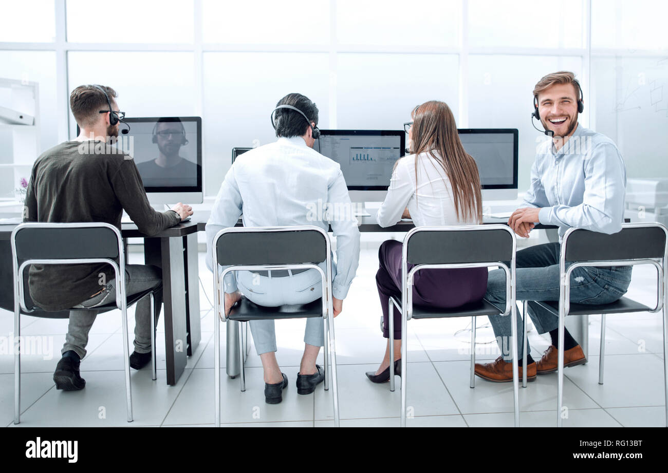 Call centre staff office hi-res stock photography and images - Alamy