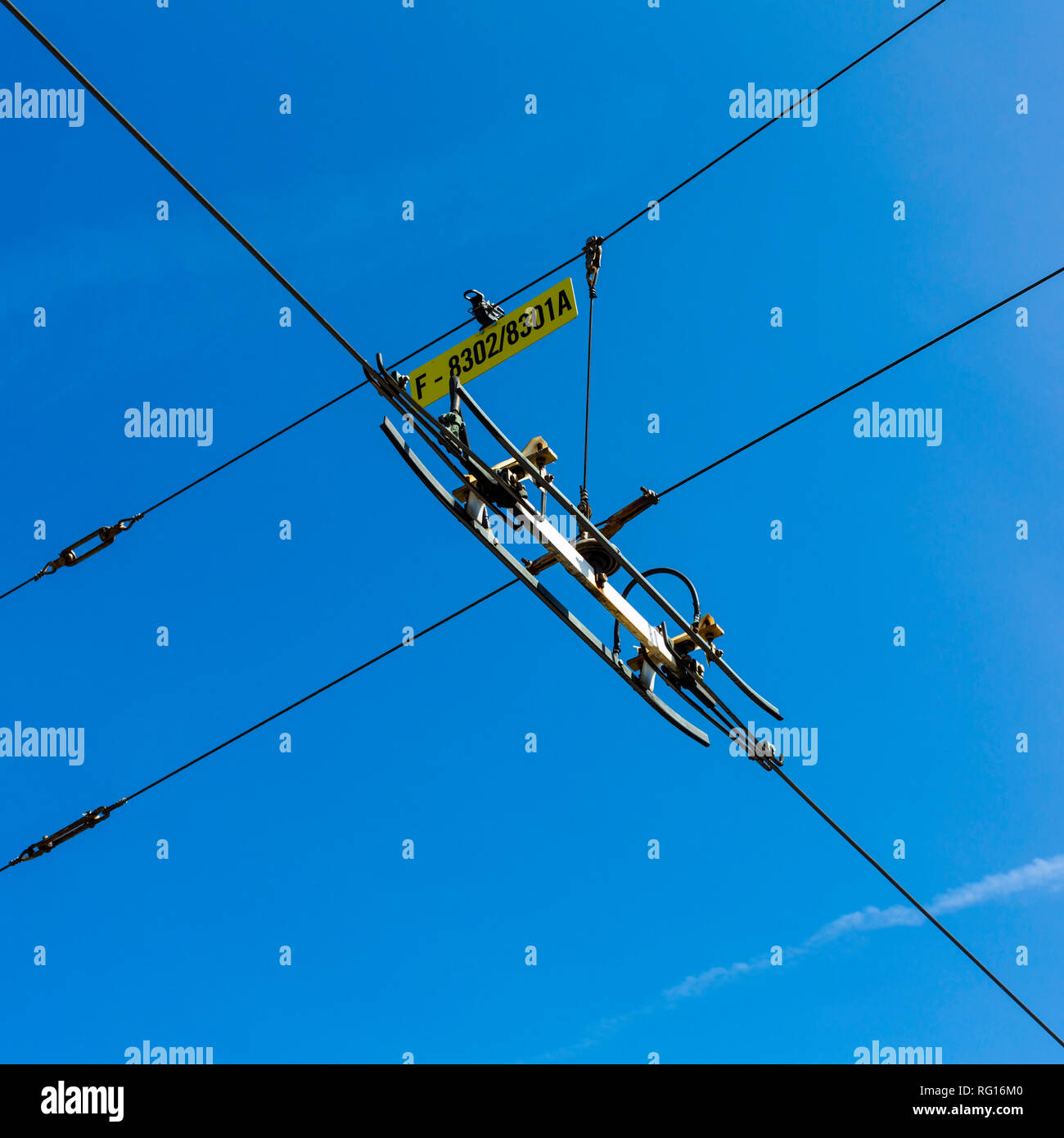 Overhead trolley wires hi-res stock photography and images - Alamy