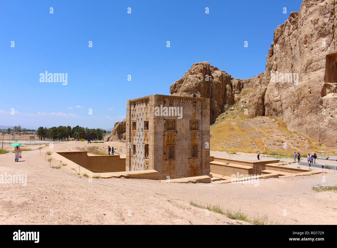 Cube of Zoroaster, Naqsh-e Rustam, Iran. Achaemenid tombs, Naqsh-e ...