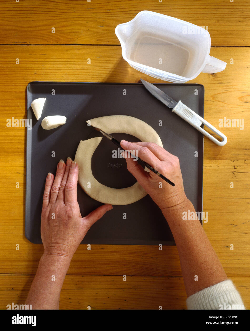 Hands making icing decorations for celebration cake Stock Photo - Alamy