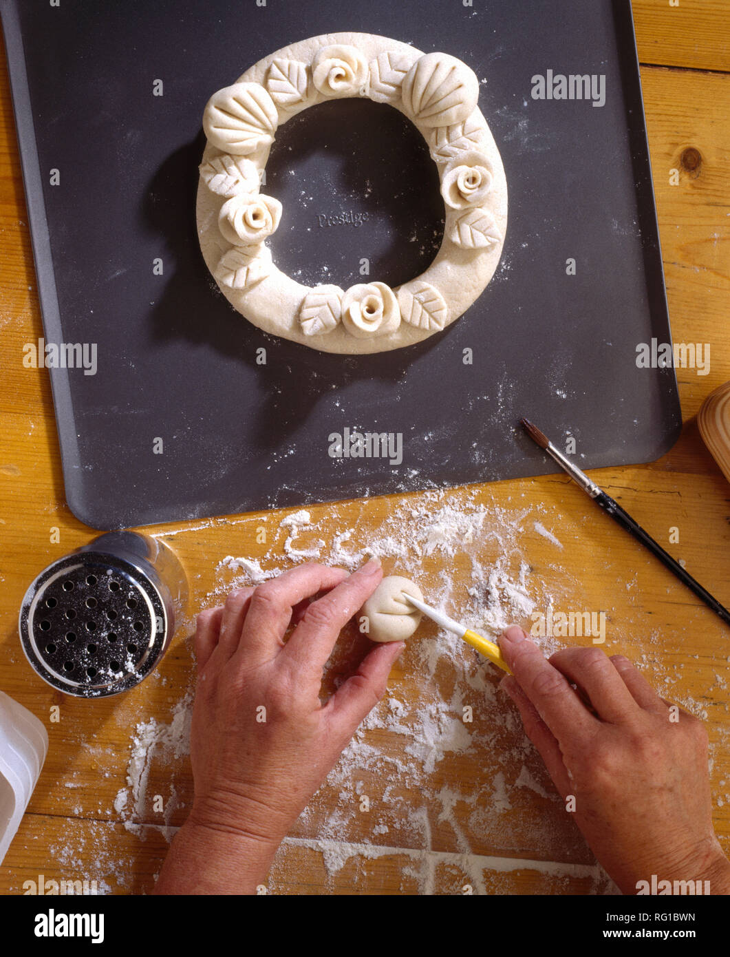 Hands making icing decorations for celebration cake Stock Photo - Alamy