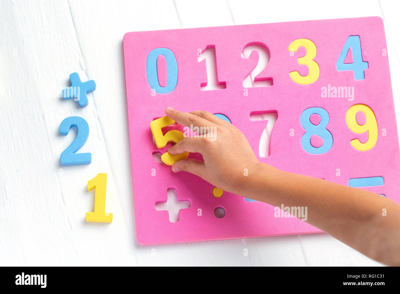 Child counting blocks hi-res stock photography and images - Alamy