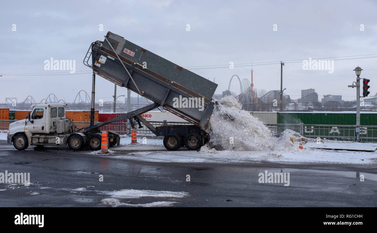 Montreal snow removal hi-res stock photography and images - Alamy
