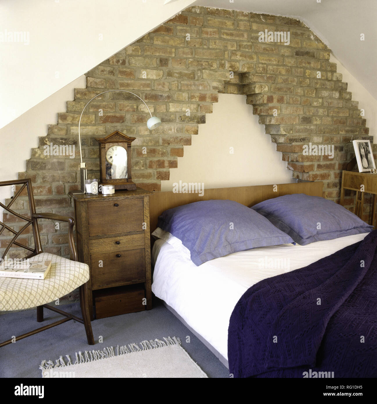 Exposed brick wall interiors hi-res stock photography and images - Alamy