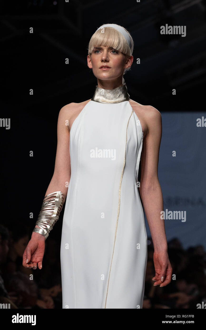 Modella model hi-res stock photography and images - Alamy