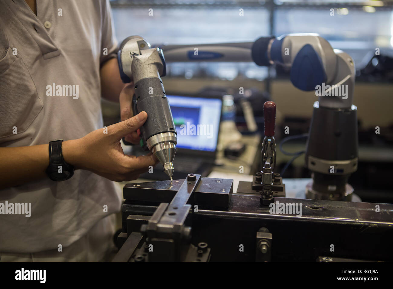 Magnetic particle inspection hi-res stock photography and images - Alamy