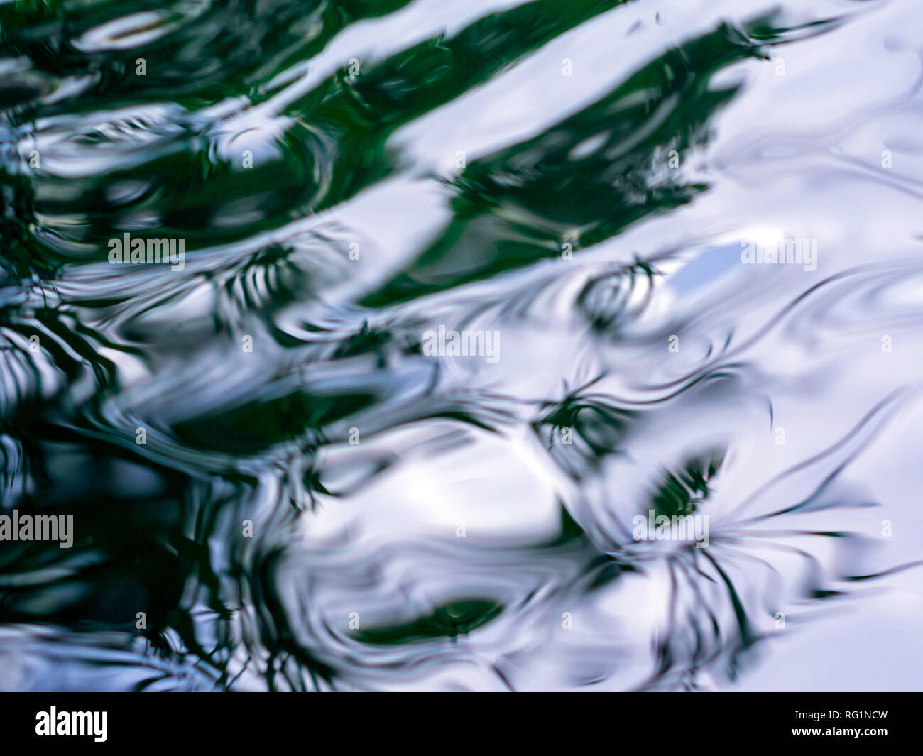 Reflection of sunlight on the moving water surface Stock Photo - Alamy