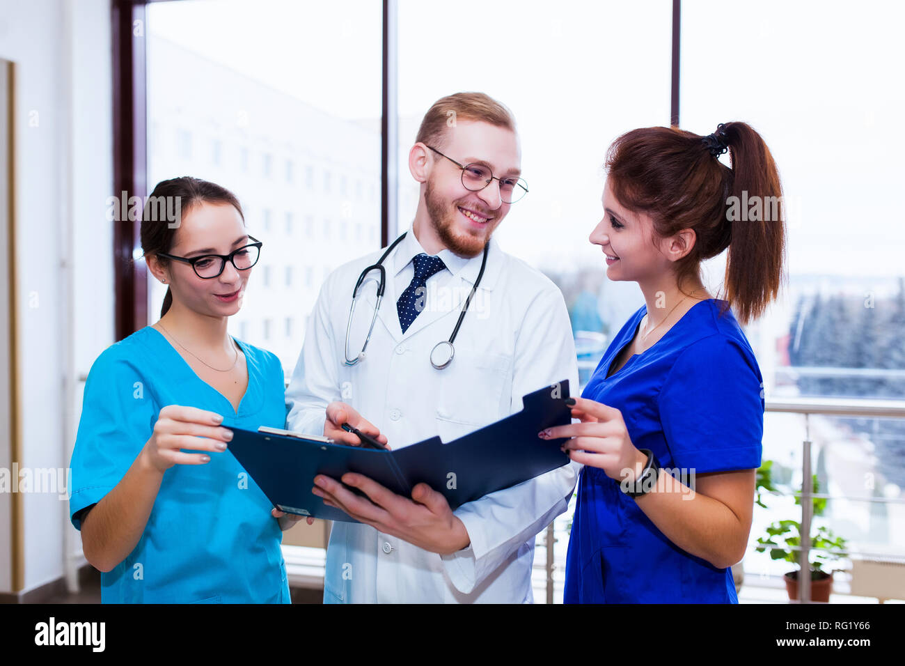 Medical students sitting and talking at the university Stock Photo - Alamy