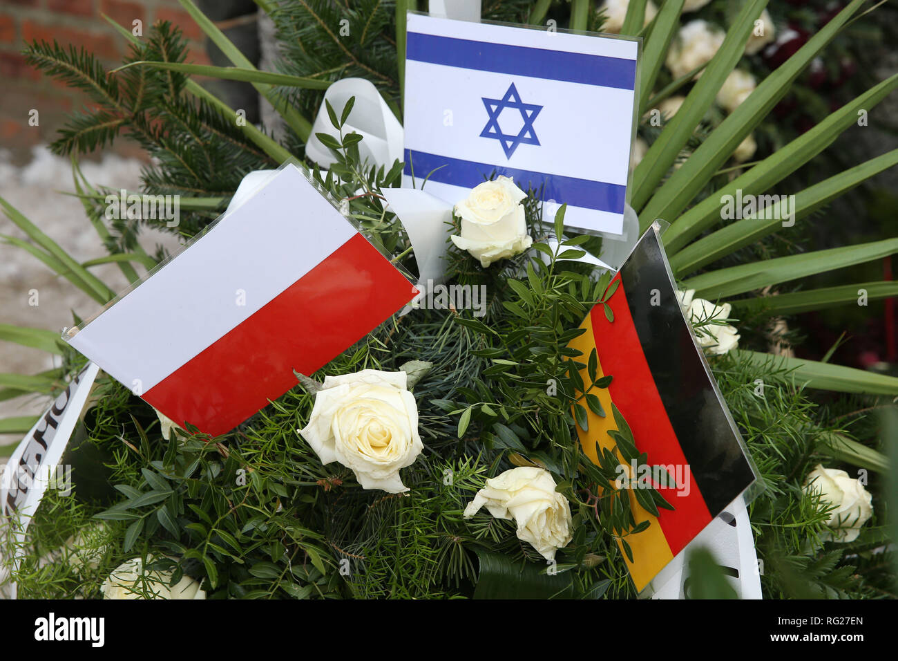 Oswiecim, Poland. 27th Jan, 2019. A view on flowers with flags: Poland ...