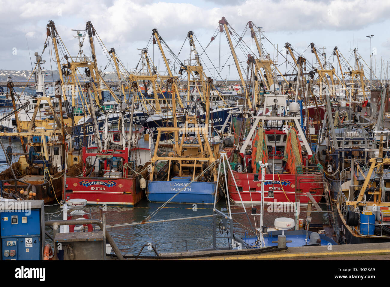 Brixham, Devon, UK. 27 January 2019. Stormy windy weather brings the ...