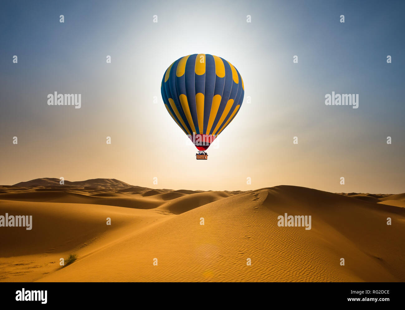 Hot air balloon landscape hi-res stock photography and images - Alamy