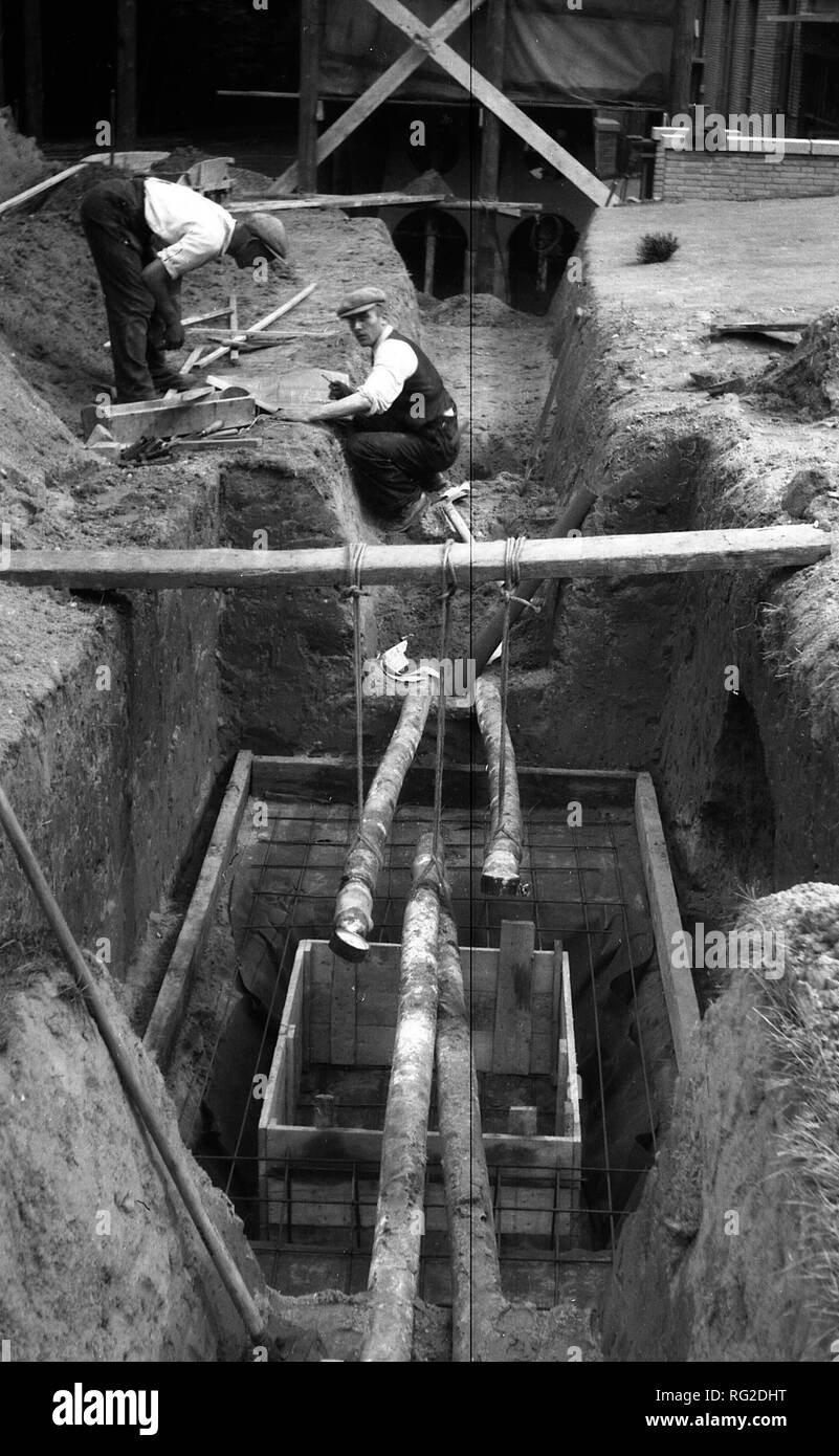 1937 Callender Cables laying High Voltage test cable at KEMA test ...