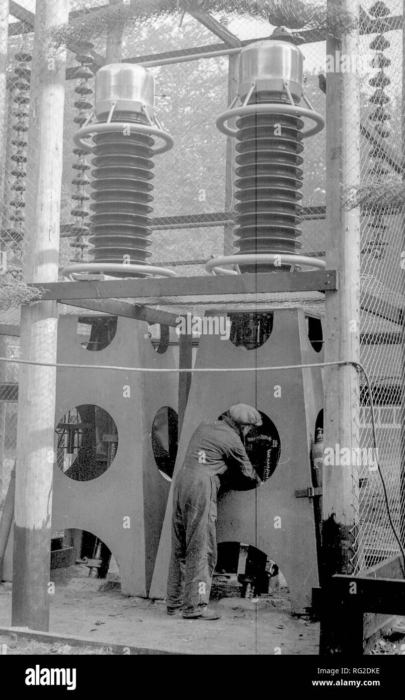 1937 Callender Cables laying High Voltage test cable at KEMA test ...