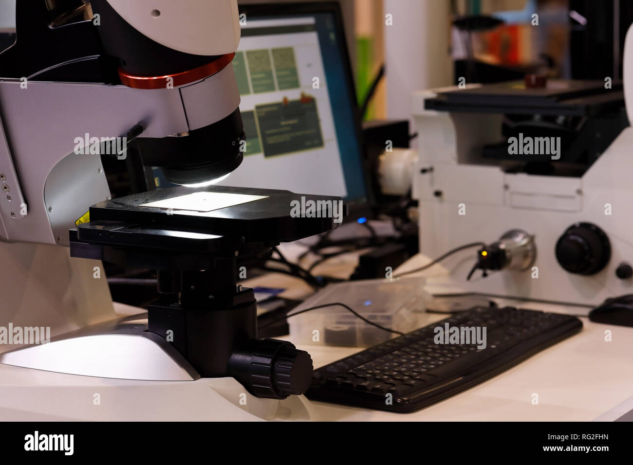 Microscope monitor hi-res stock photography and images - Alamy