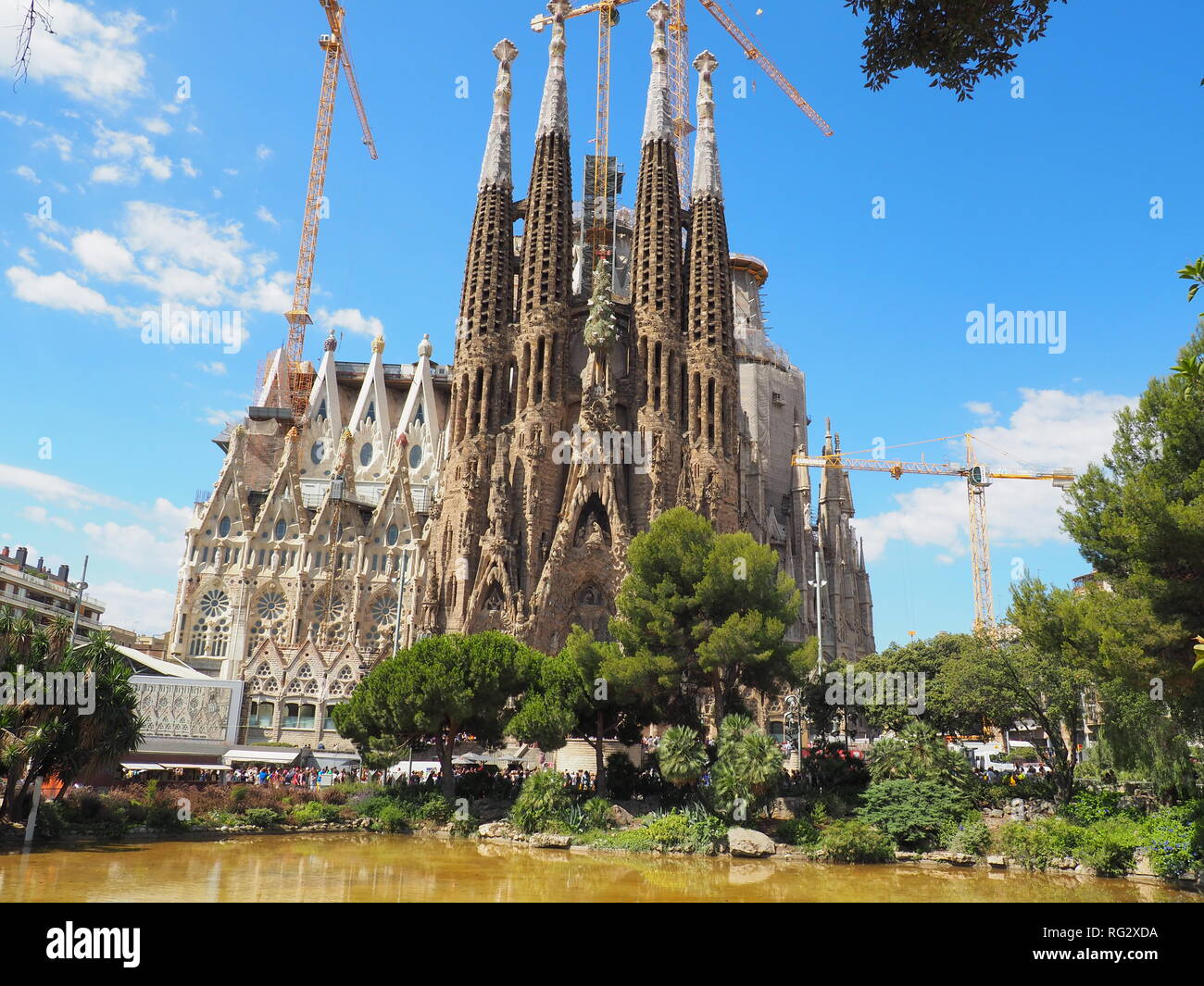 Basilica i temple expiatori de la sagrada familia hi-res stock ...