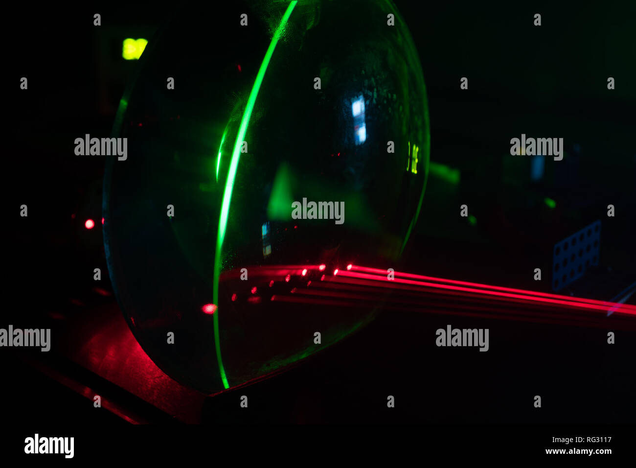 Experiment with red laser in optics lab Stock Photo - Alamy