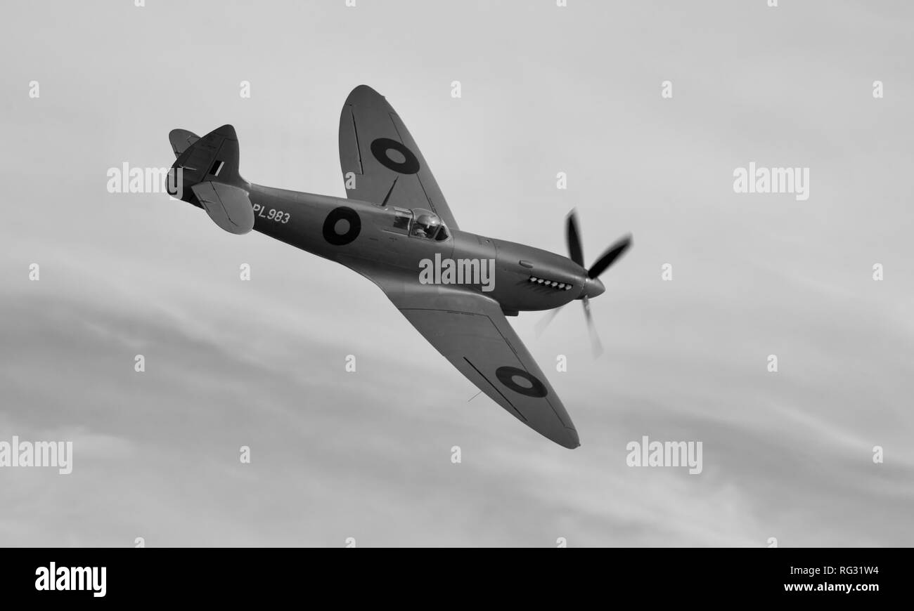 Supermarine Spitfire PRXI PL983 (G-PRXI) flying at Shuttleworth Race ...