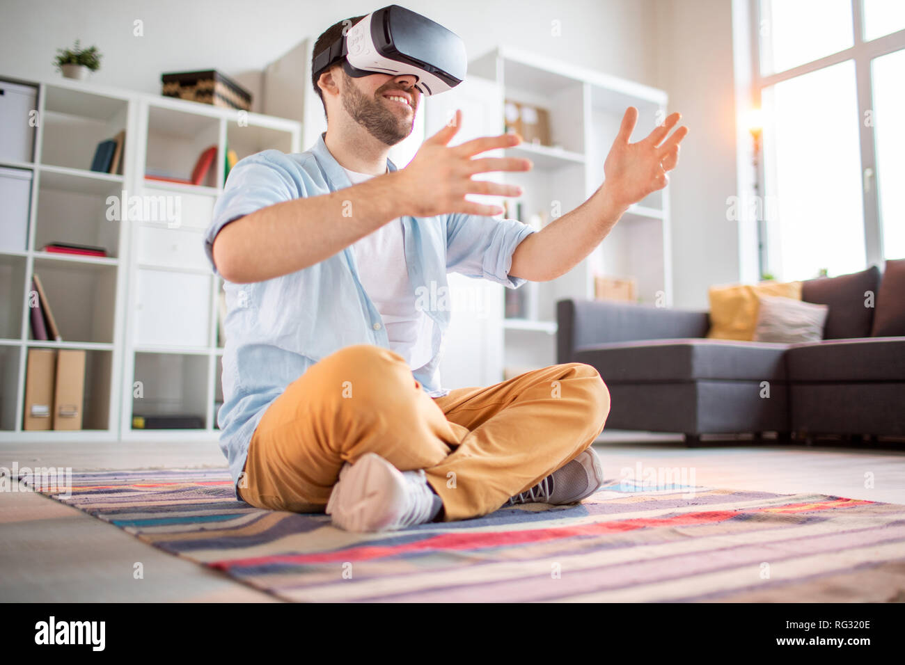 Interaction interactive technology hi-res stock photography and images ...