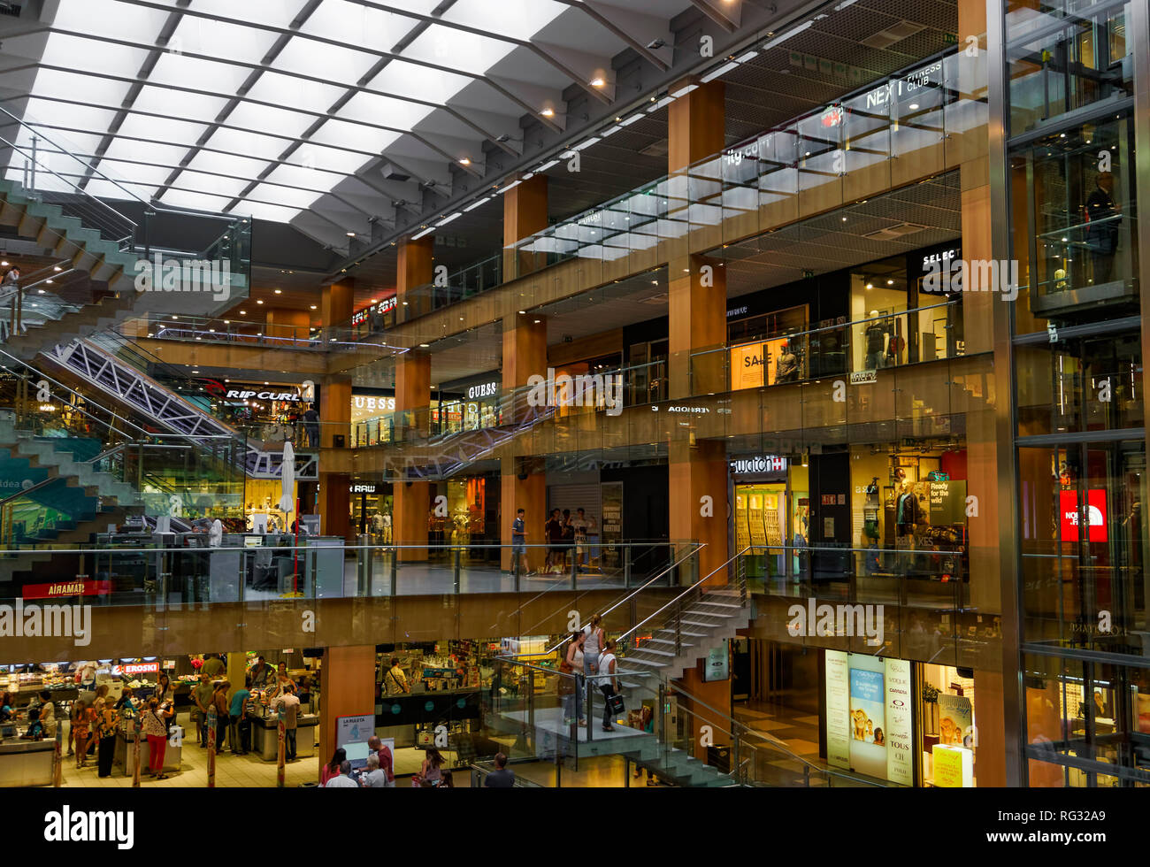 Centre comercial illa hi-res stock photography and images - Alamy