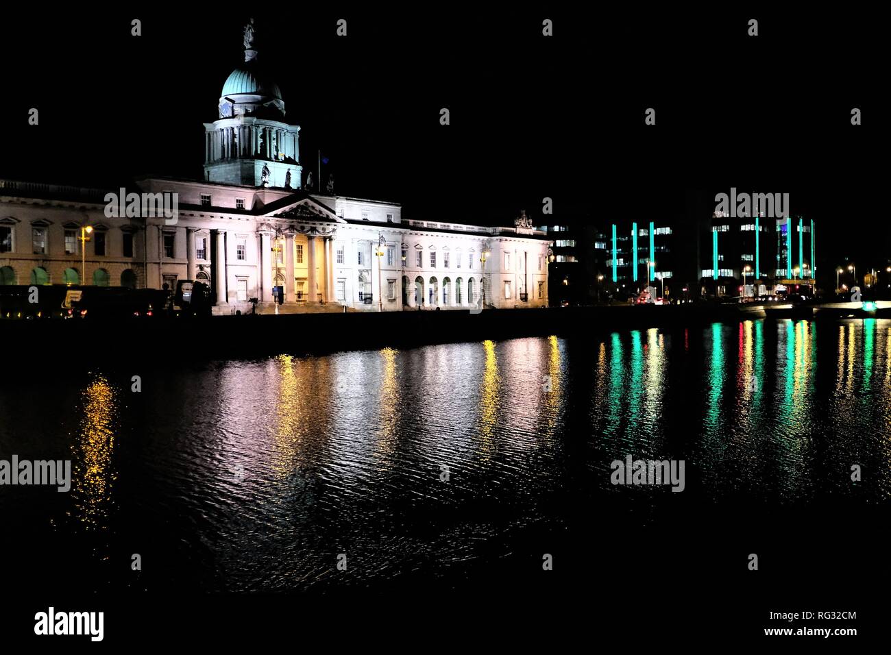The Custom House is a neoclassical 18th century building in Dublin ...