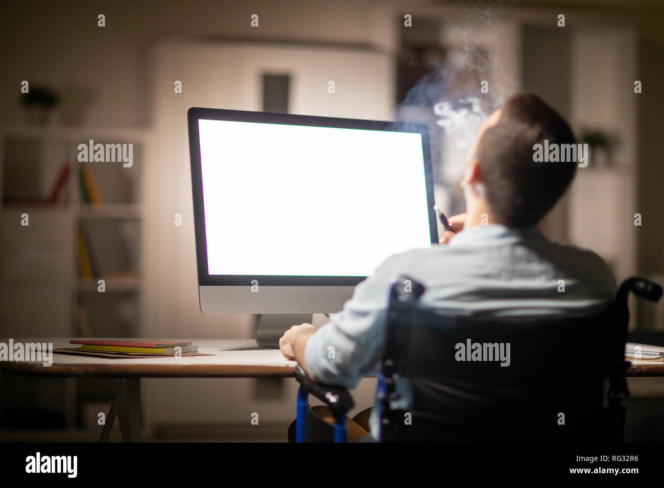 Workplace smoking hi-res stock photography and images - Alamy