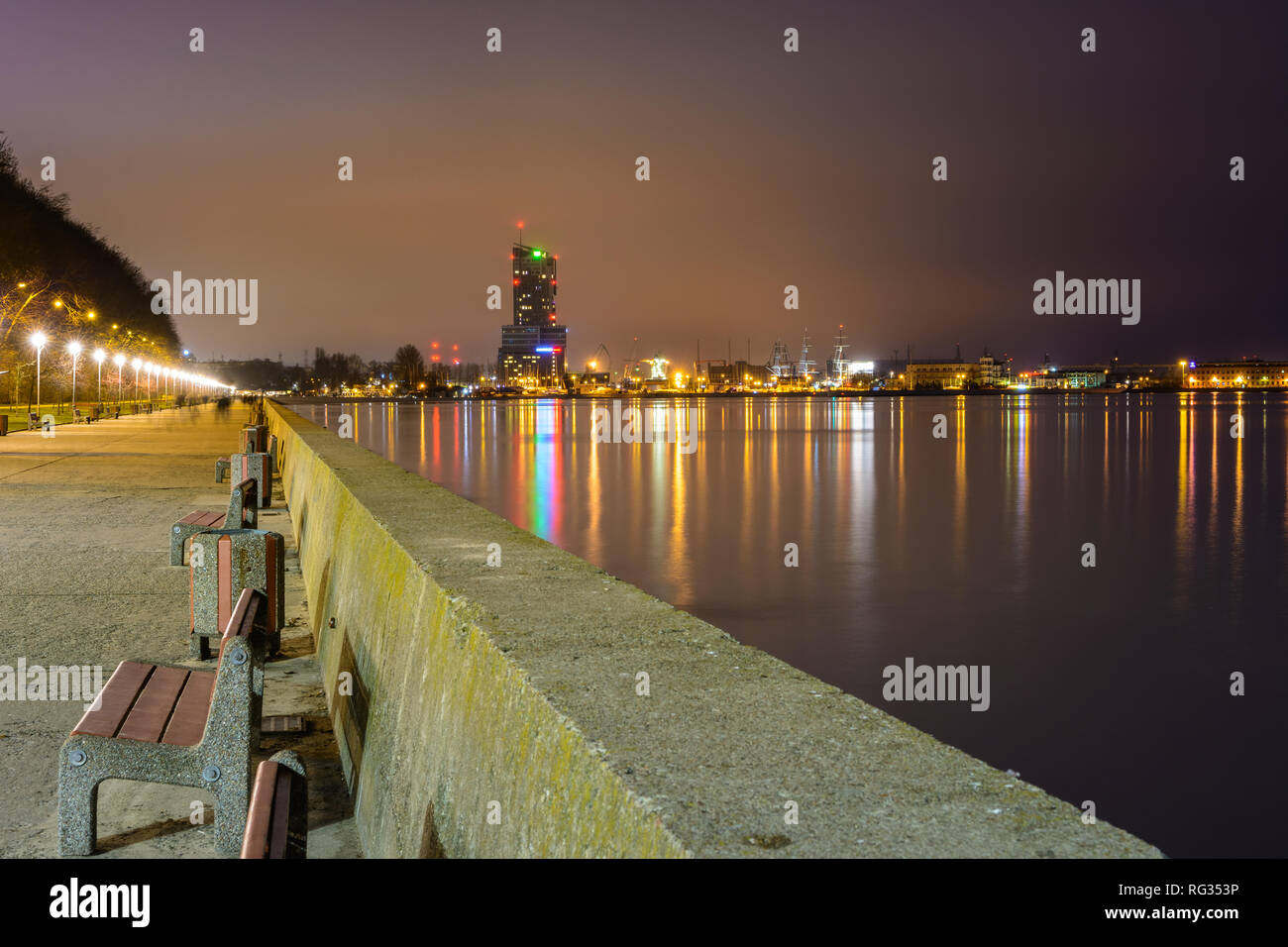 Seaside promenade at night hi-res stock photography and images - Alamy