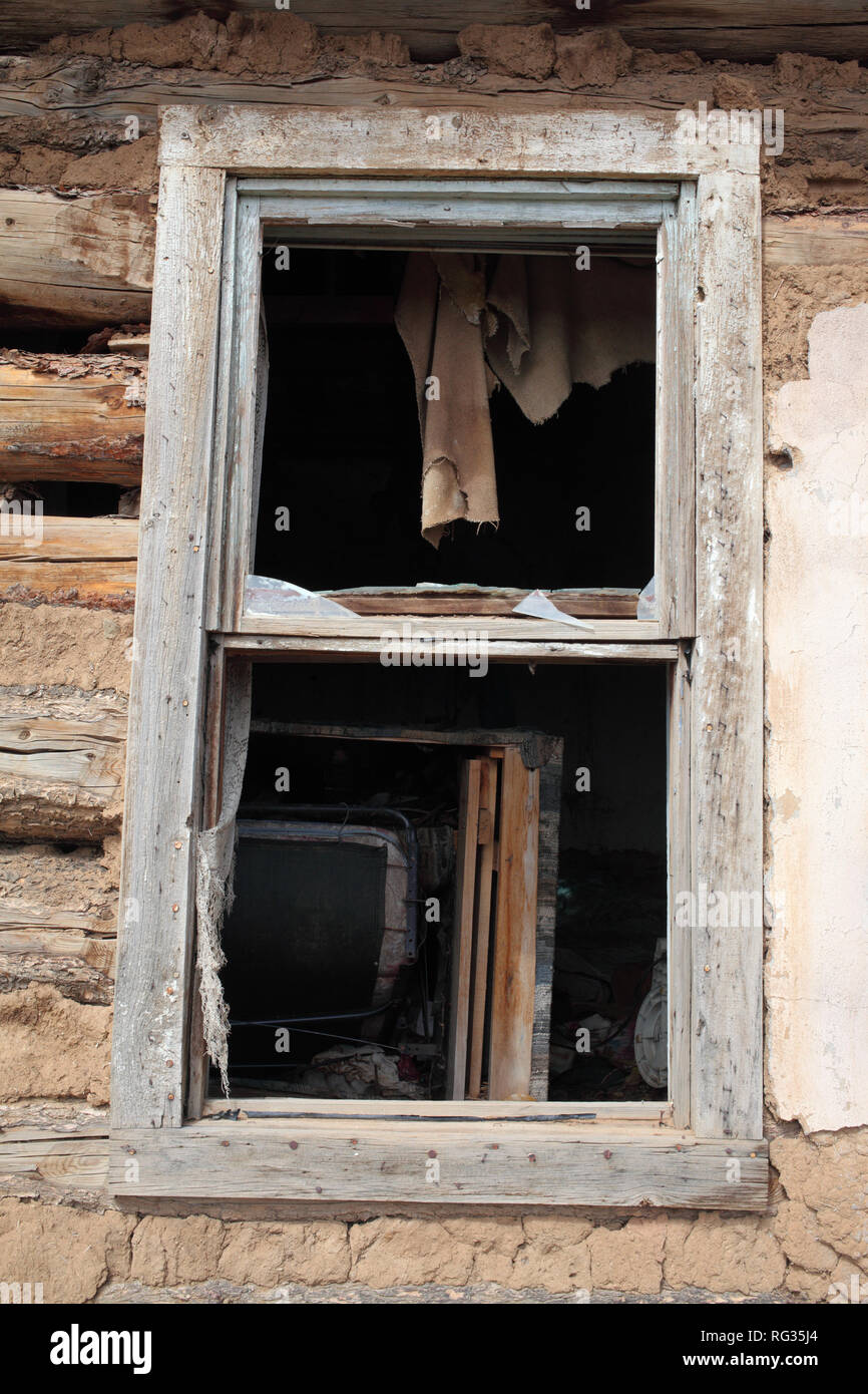 Broken cabin hi-res stock photography and images - Alamy