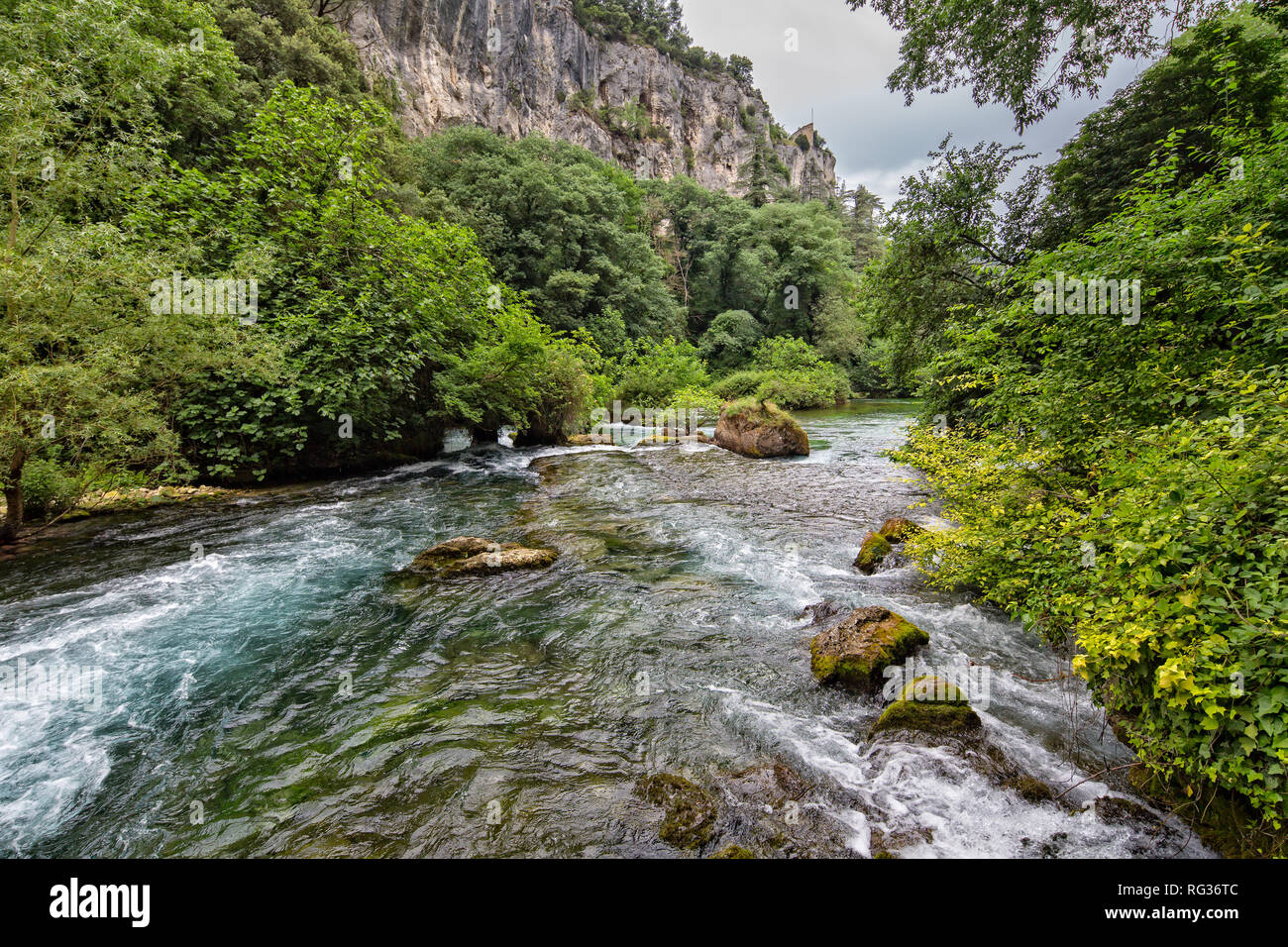 Village fontaine de vaucluse river sorgue in hi-res stock photography ...