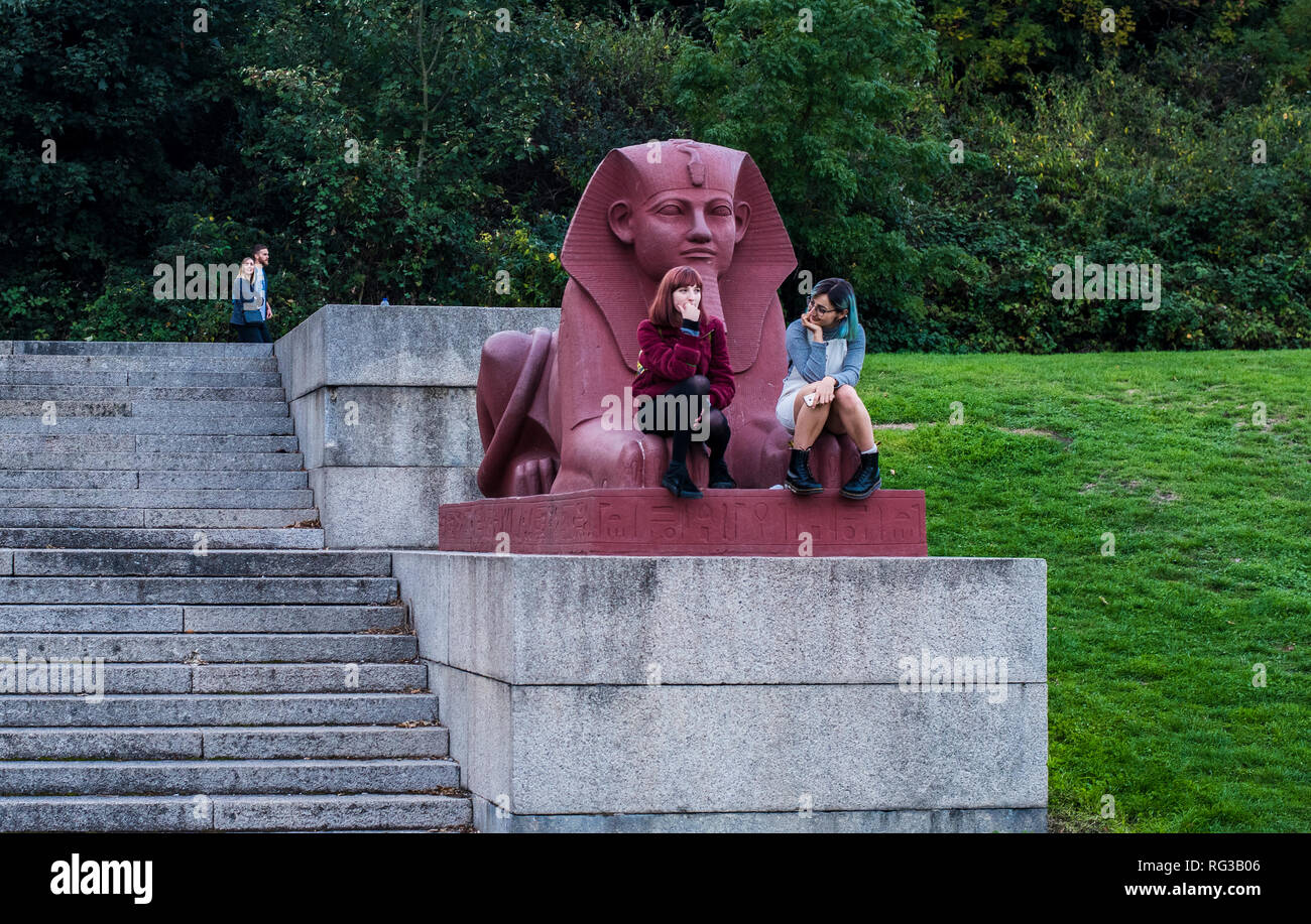 Victorian london sphinx steps hi-res stock photography and images - Alamy