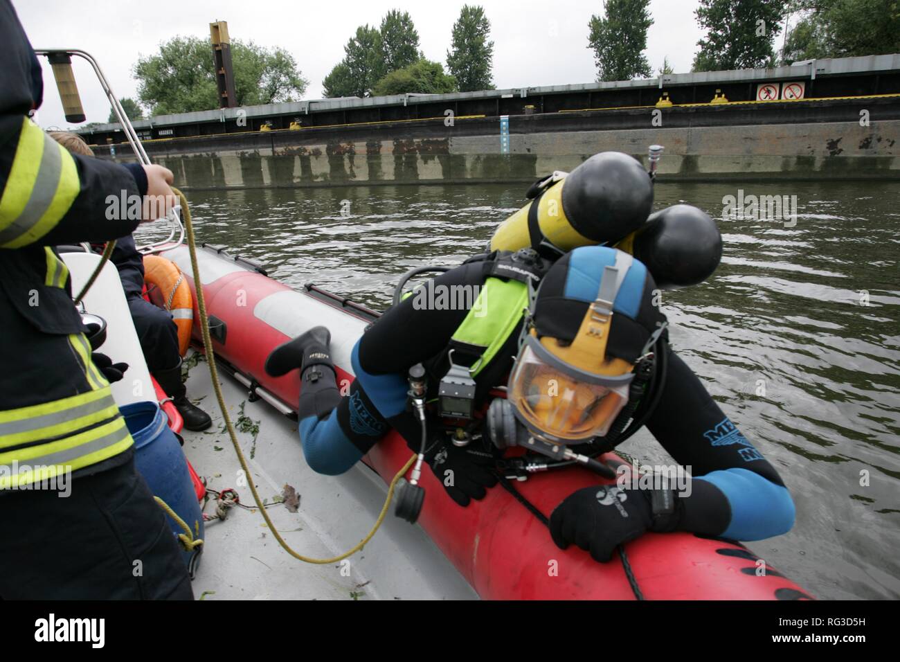 Firebrigade boat hi-res stock photography and images - Alamy